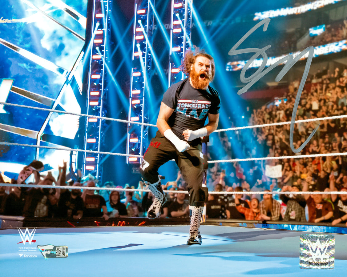 Signed WWE Limited Edition – Signed By Superstars