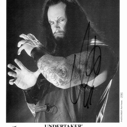 Undertaker signed 8x10 Photo – Signed By Superstars