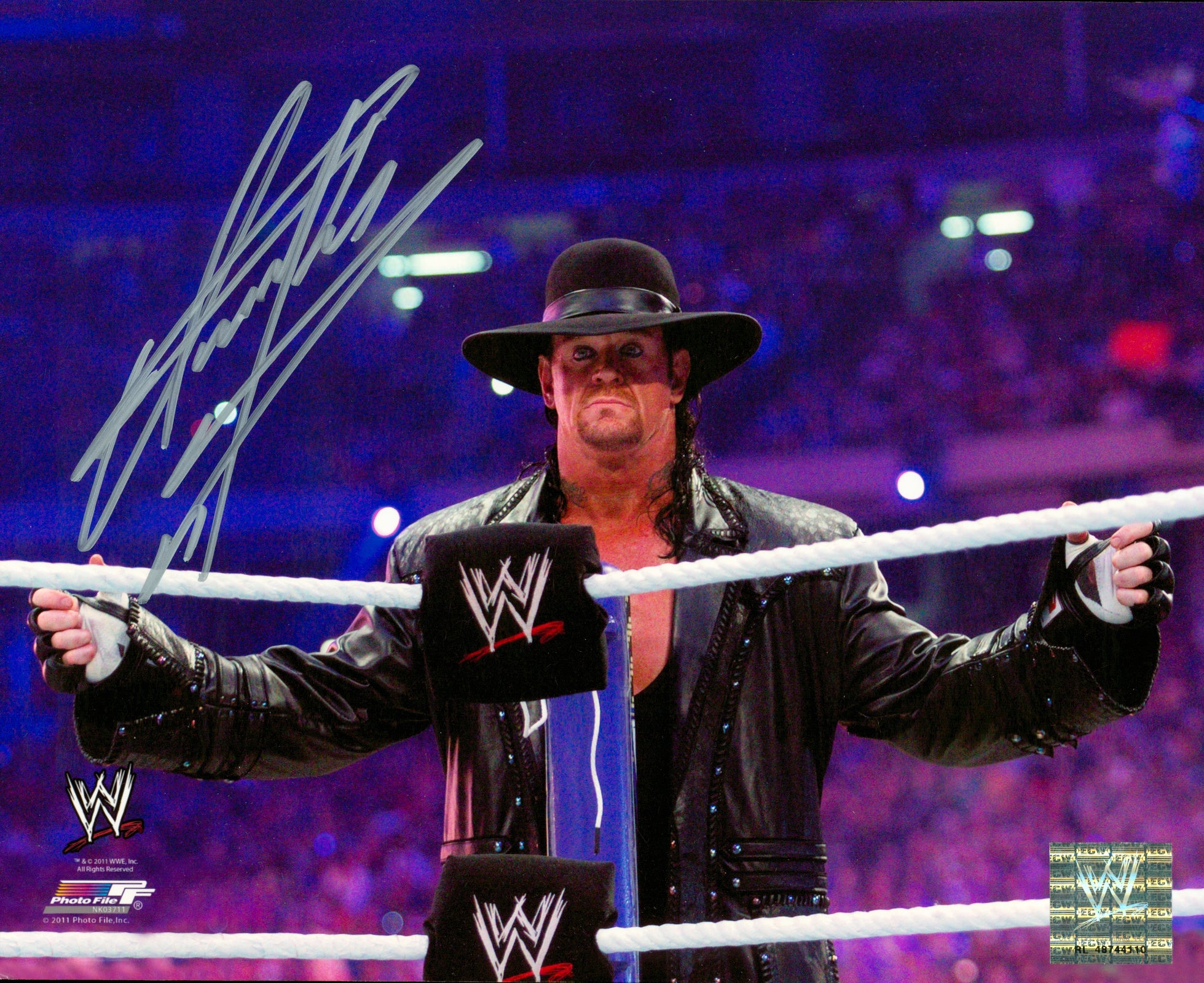 Undertaker signed 8x10 Photo – Signed By Superstars