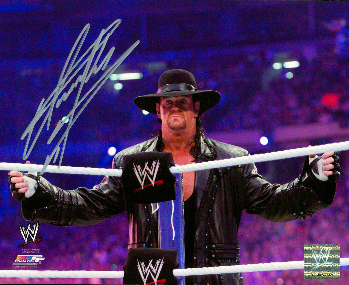 Undertaker signed 8x10 Photo – Signed By Superstars