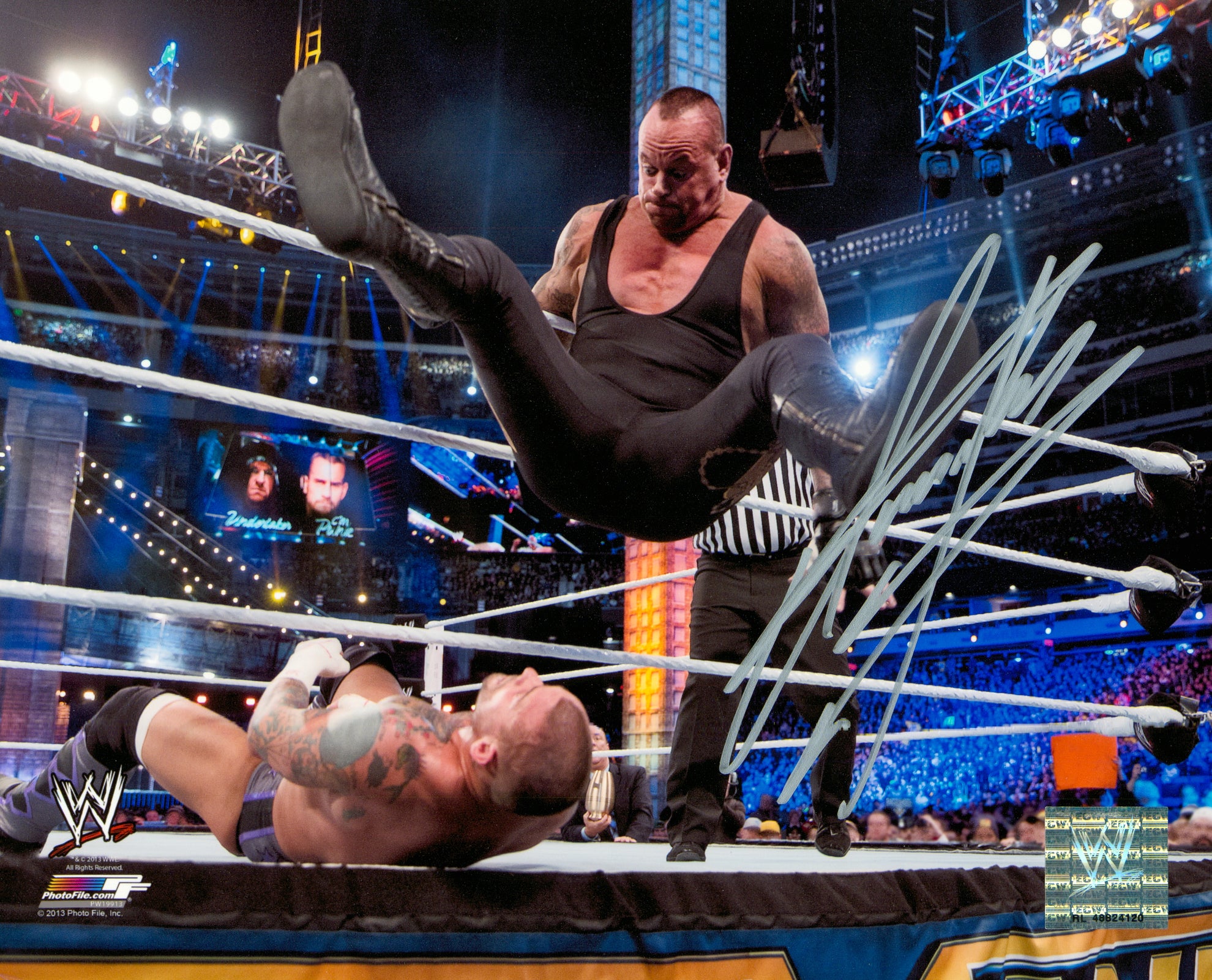 Undertaker signed 8x10 Photo – Signed By Superstars