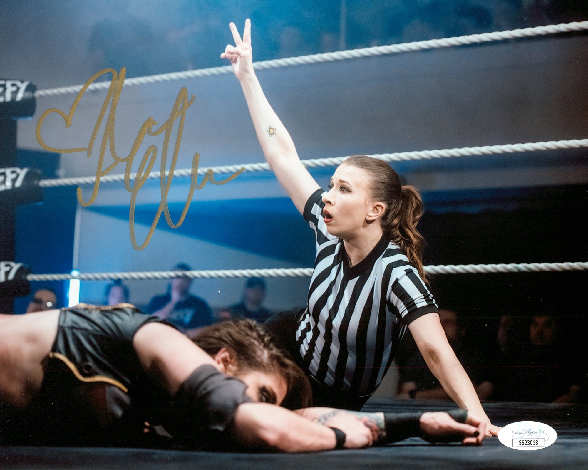 Aubrey Edwards signed 8x10 Photo (w/ JSA) – Signed By Superstars